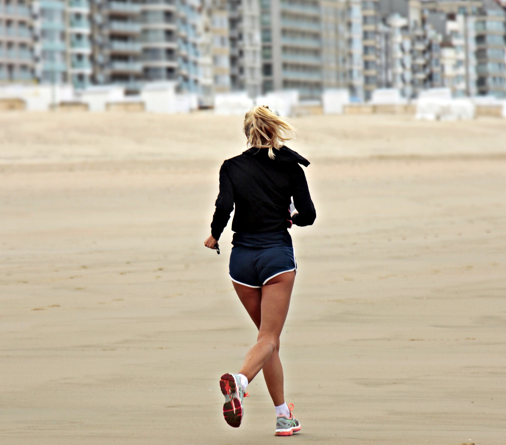 5 Beach Fitness Exercises to Step Up Your Game