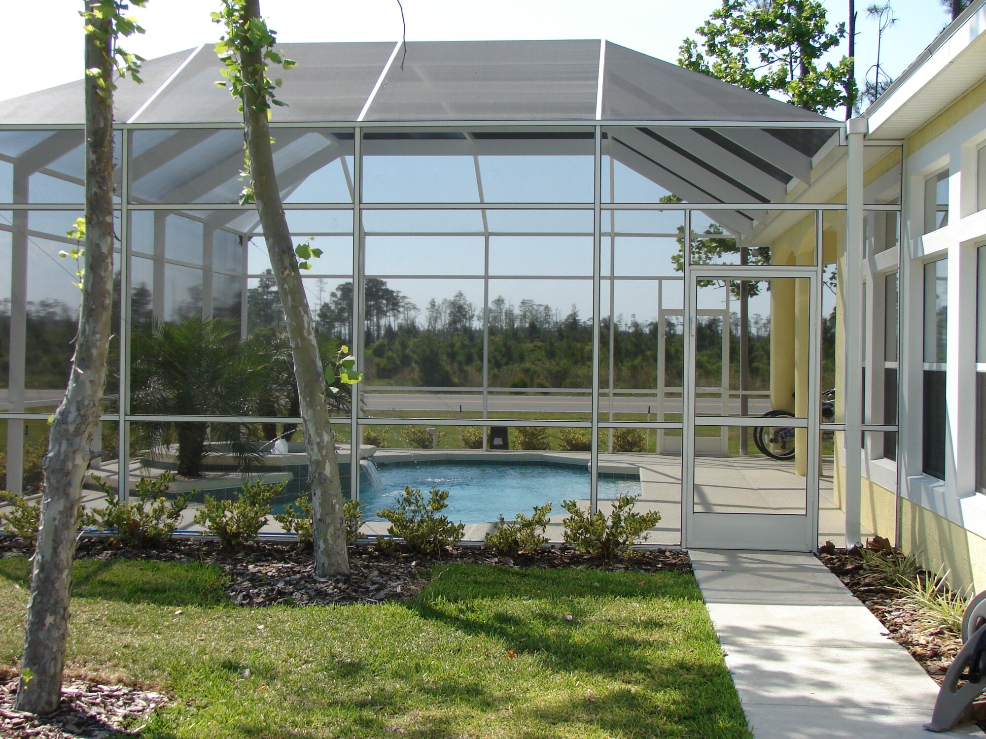 Top Tips for Selecting the Right Pool Enclosure for Your Needs
